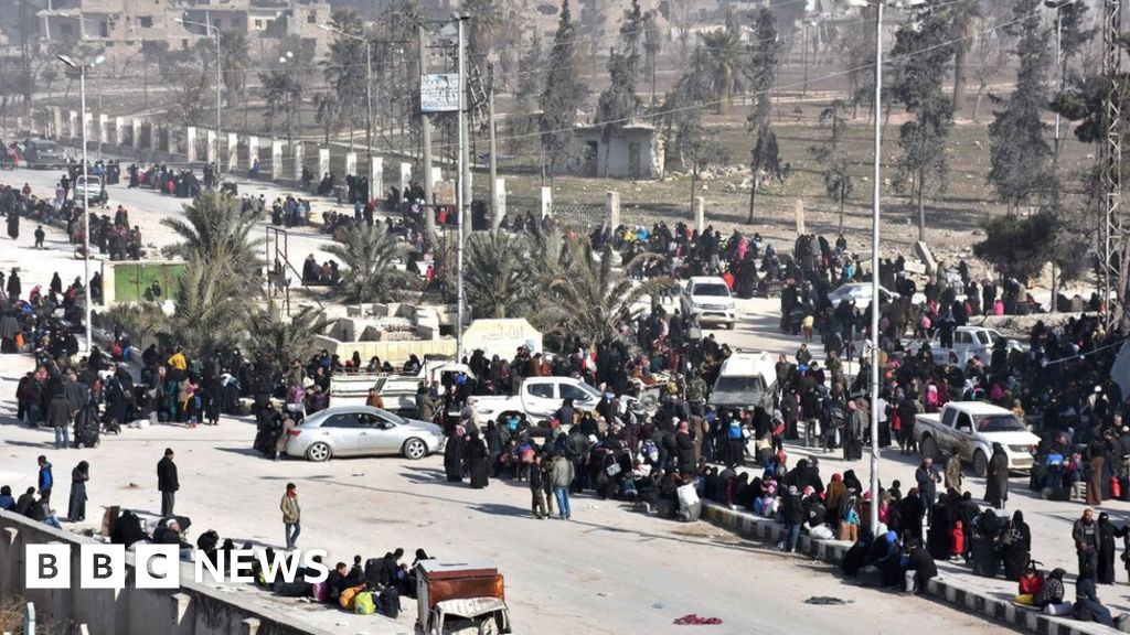 Syria conflict: Aleppo rebels 'stem army advance' - BBC News