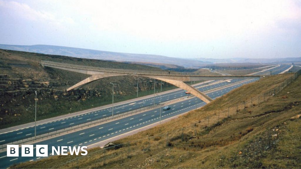 Queen's Jubilee: M62 motorway markers added to 2022 heritage list - BBC ...