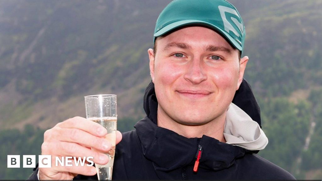 Man completes Wainwrights challenge via public transport - BBC News