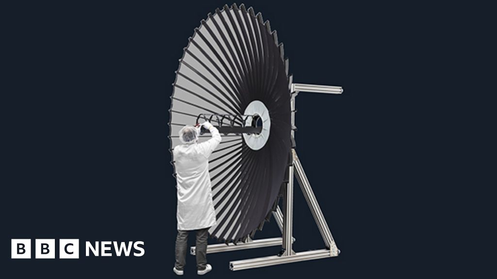 MoD backs satellite 'origami radar antennas' - BBC News