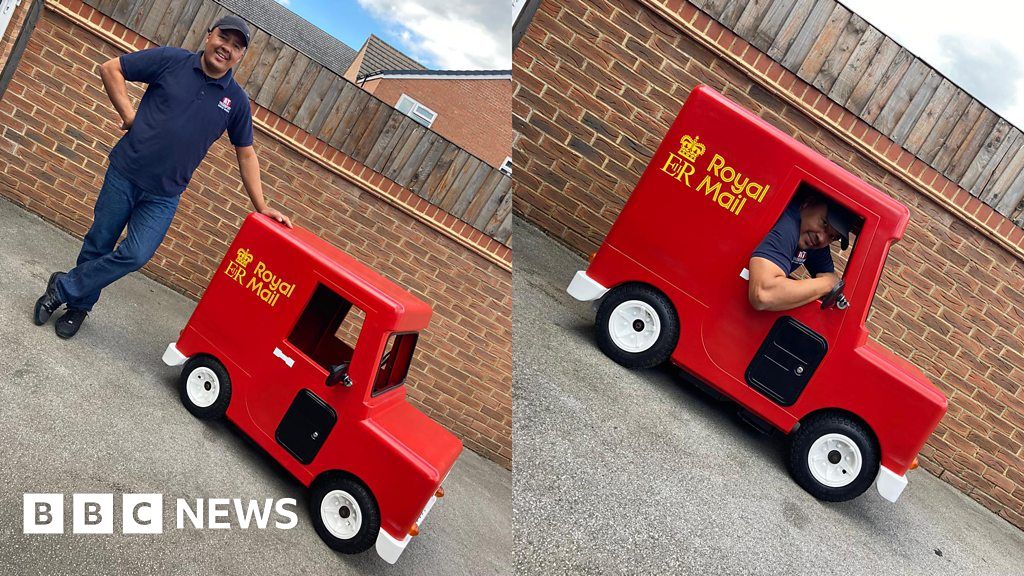 Miniature 'Postman Pat van' delivers a smile - BBC News