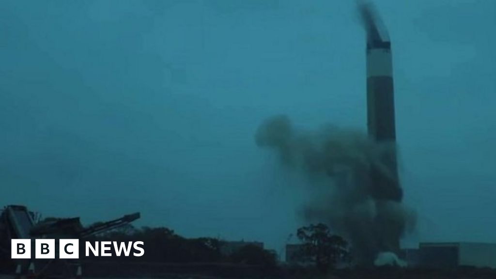 Fawley Power Station: Controlled explosion brings down chimney