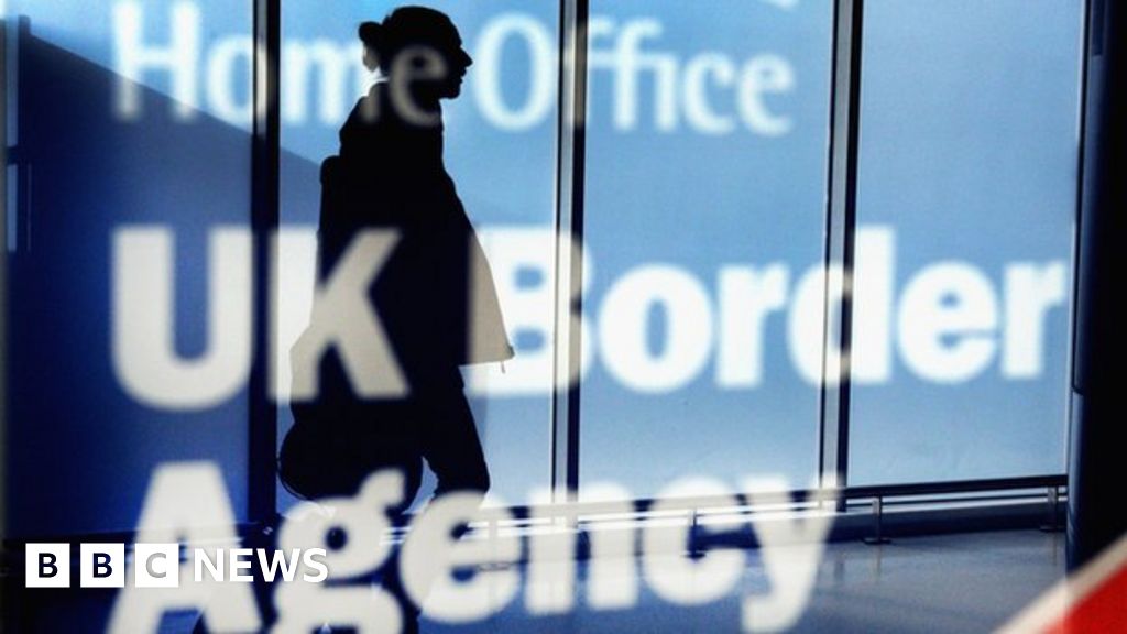 Under the radar with the UK's illegal migrants - BBC News