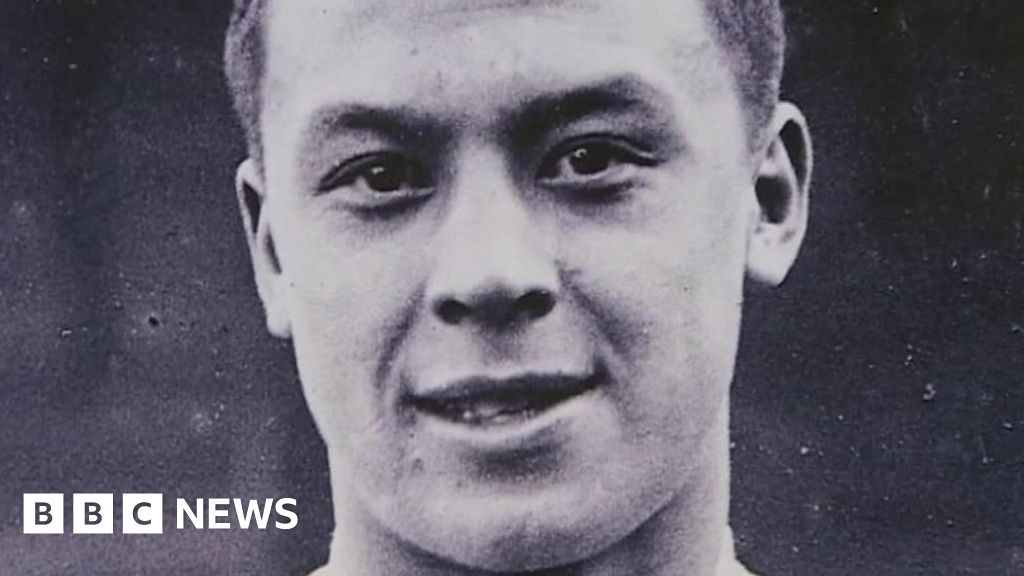 Forgotten footballer Frank Soo: England's first Asian player - BBC News