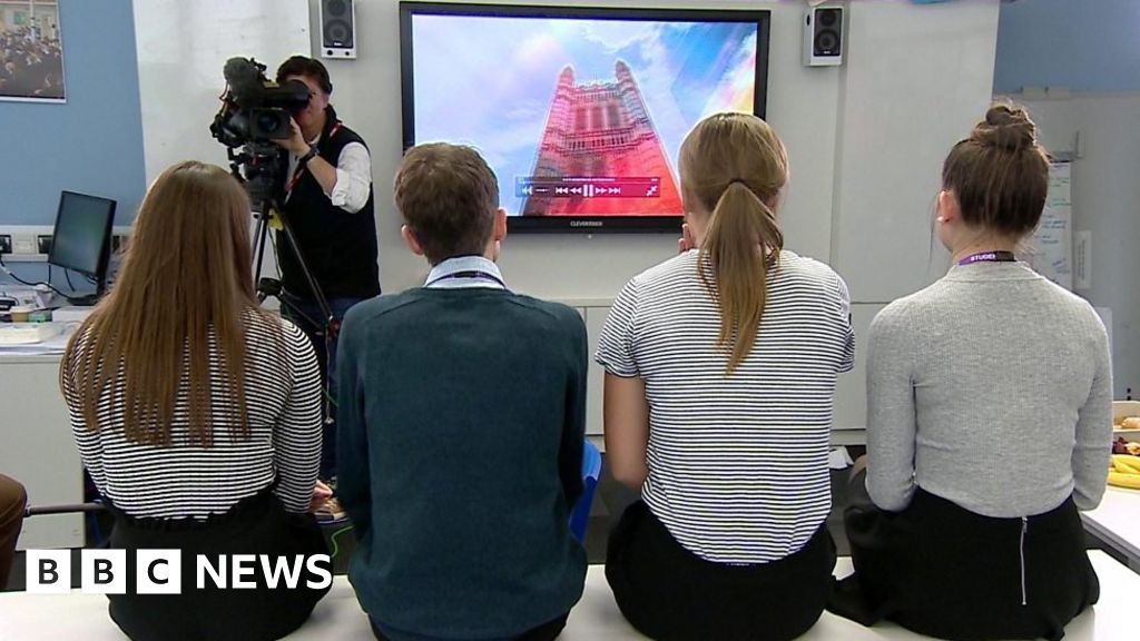 Students review what politicians say on political programmes