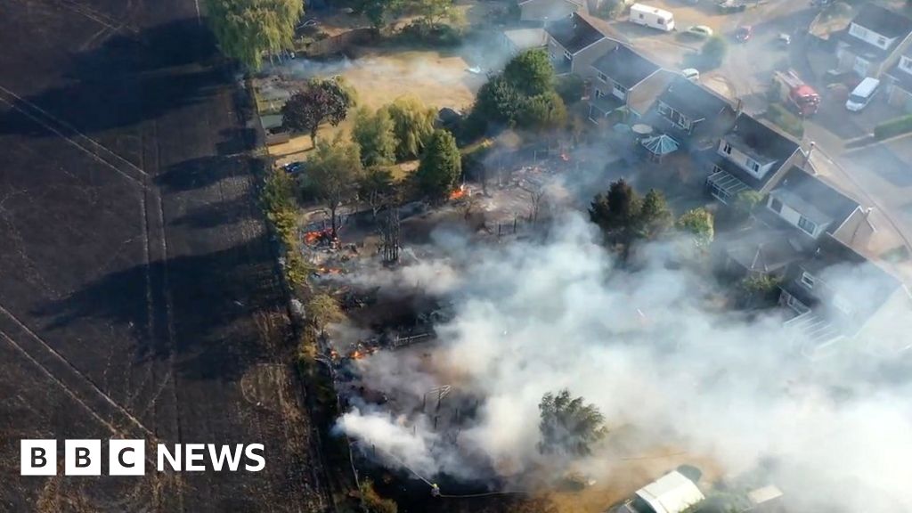 Drone captures 'devastating' Ashill heatwave field fires - BBC News