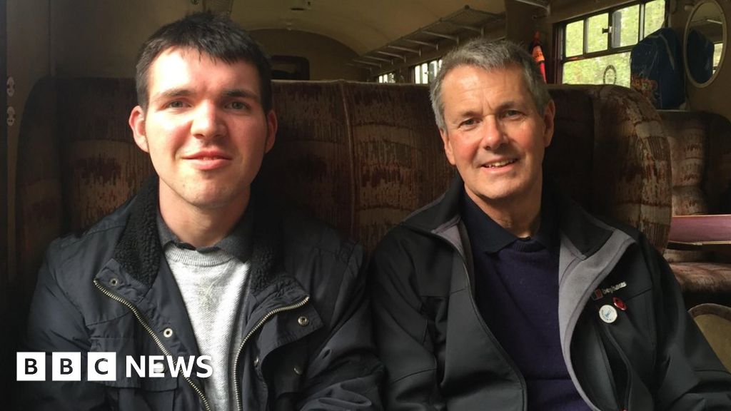 Actor's disabled son told to leave theatre show - BBC News