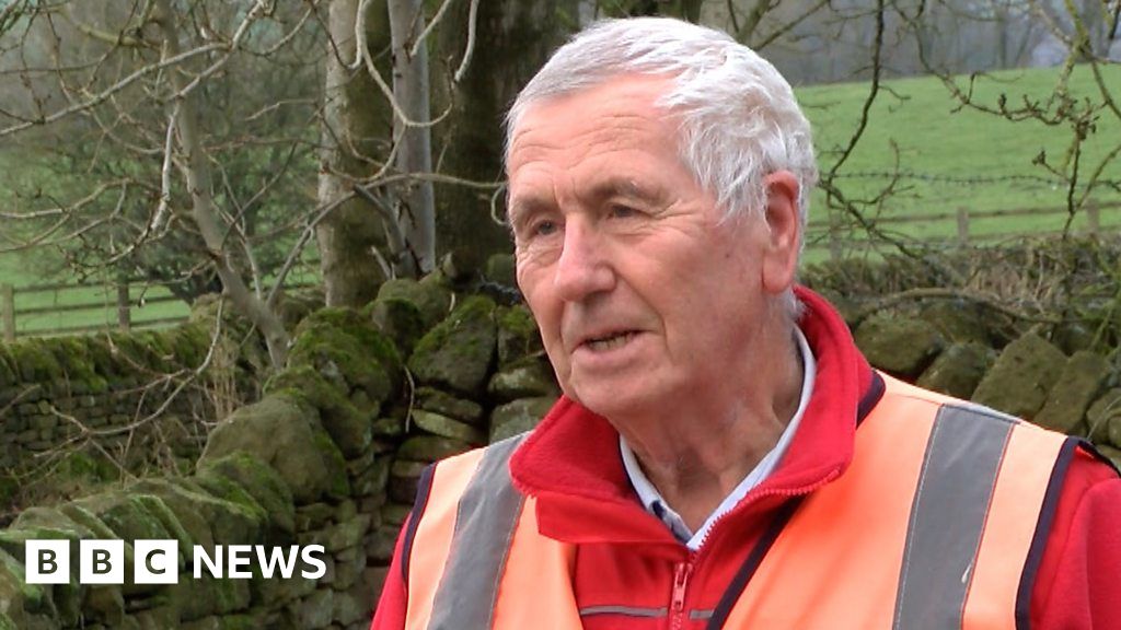 Derbyshire postman, 80, 'cannot picture retirement'