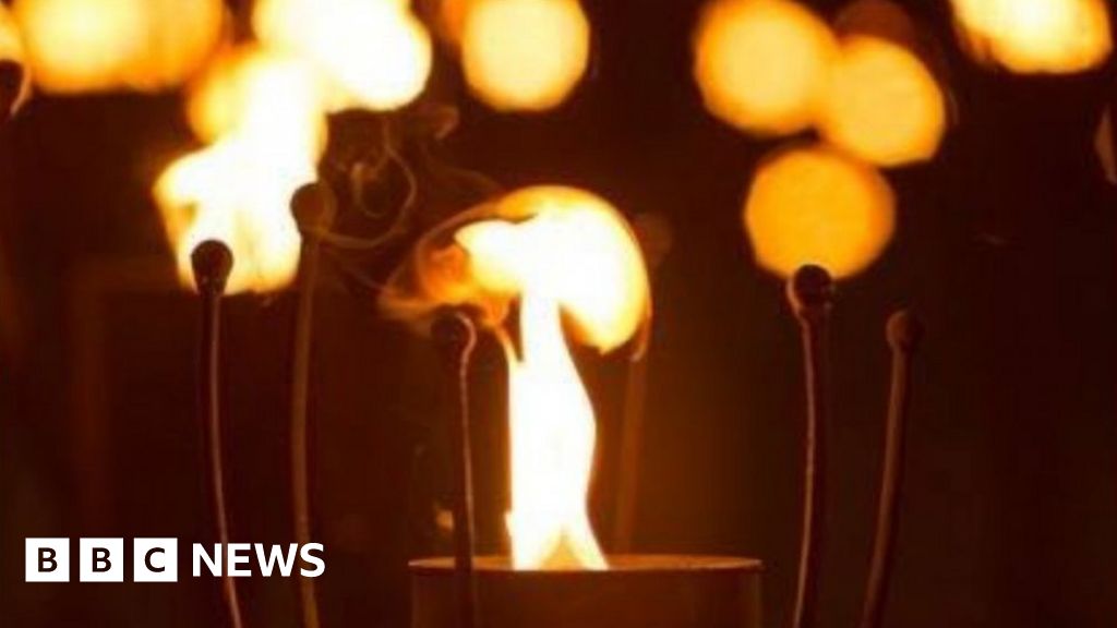 Nottingham Light Night returns with rebel theme - BBC News