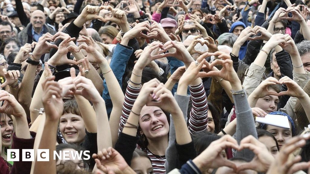 Milan anti-racism march draws "hundreds of thousands"