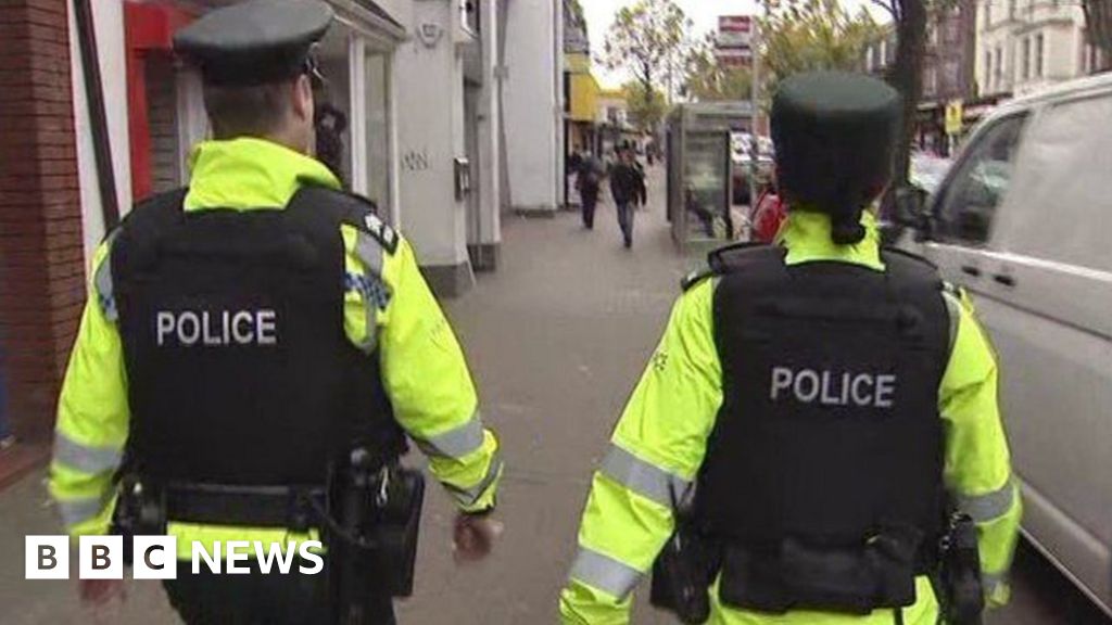PSNI 'failed to meet more than half of performance targets' - BBC News