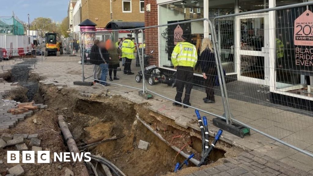 Great Yarmouth: Woman on mobility scooter falls into trench - BBC News