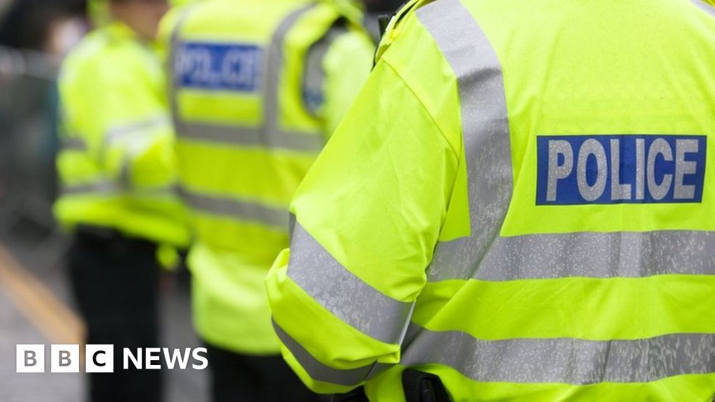 Reading attempted murder probe over stab and substance attack - BBC News