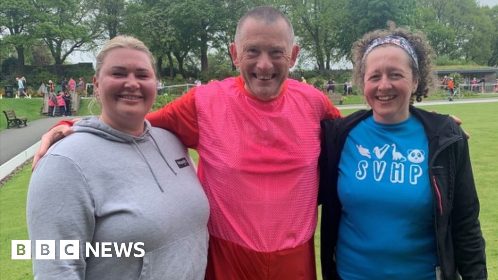 Huddersfield Parkrun heart attack victim reunites with heroes - BBC News