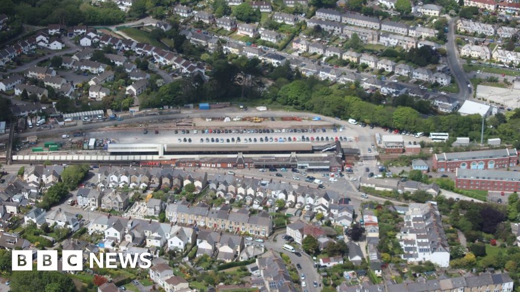 Neighbourhood police operation begins in Cornwall - BBC News
