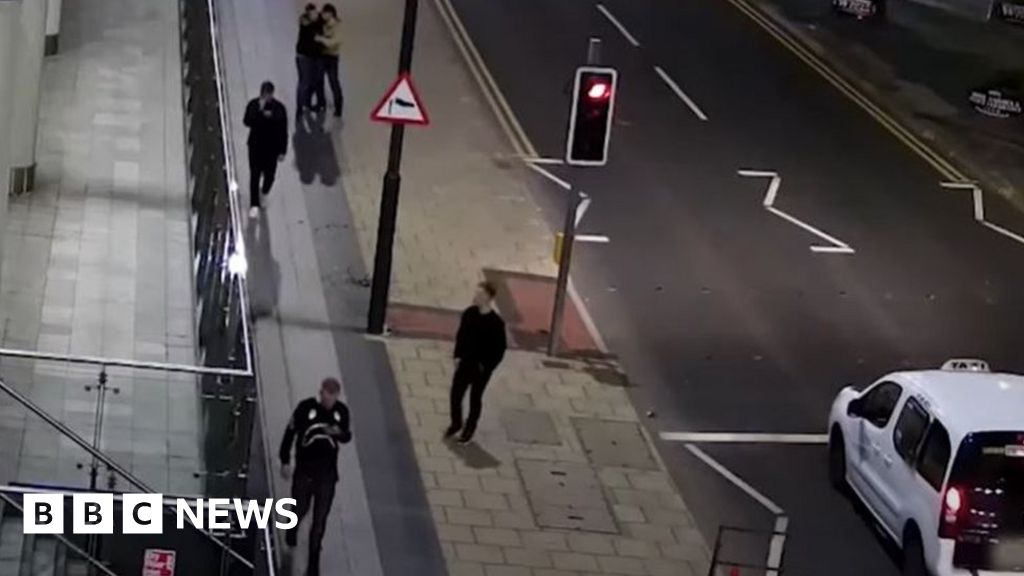 Leeds: Men 'celebrated' after racist attack - say police - BBC News