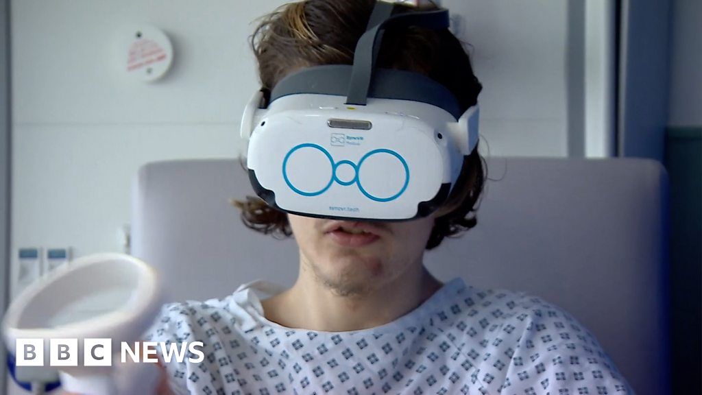 London hospital uses VR physiotherapy to help trauma patients - BBC News