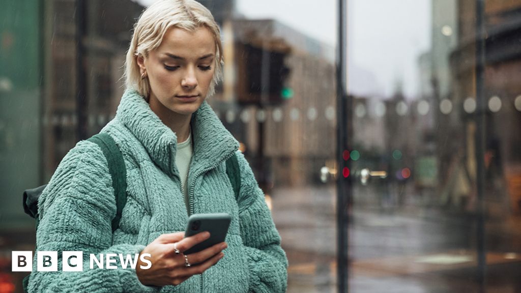 Universal credit must change to tackle long-term sickness, report says ...