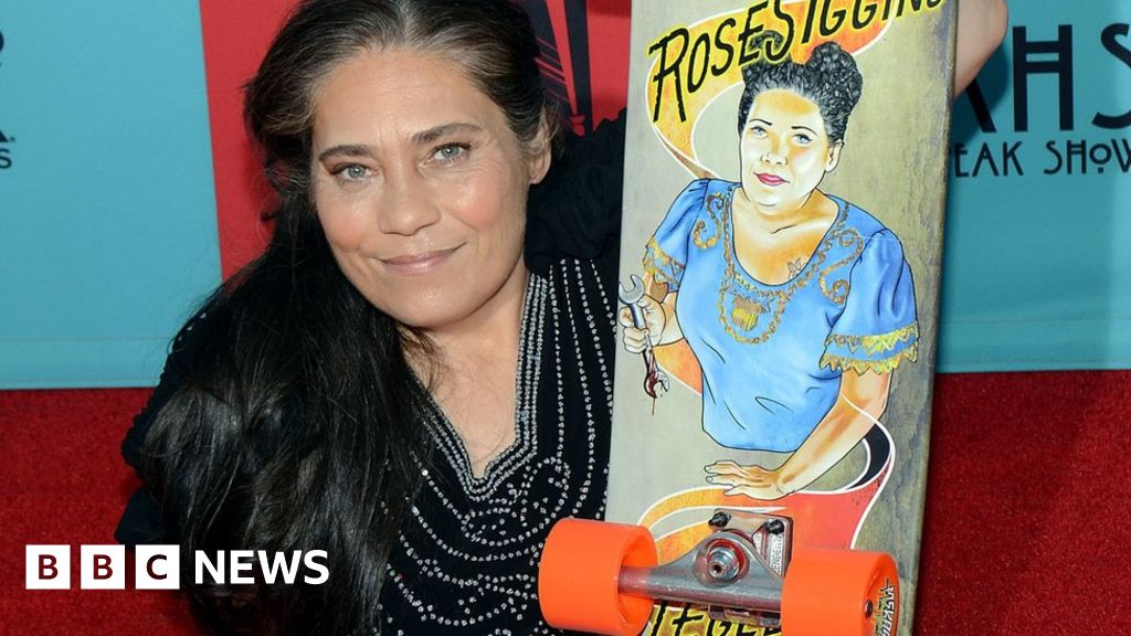 American Horror Story: Freak Show actress Rose Siggins dies - BBC News