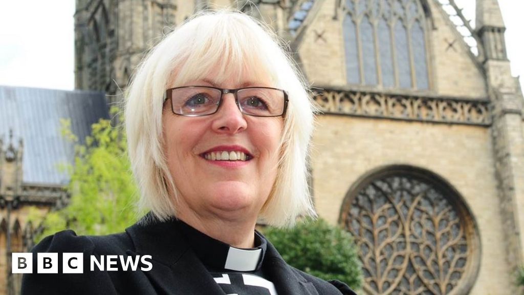Lincoln Cathedral appoints first female dean - BBC News