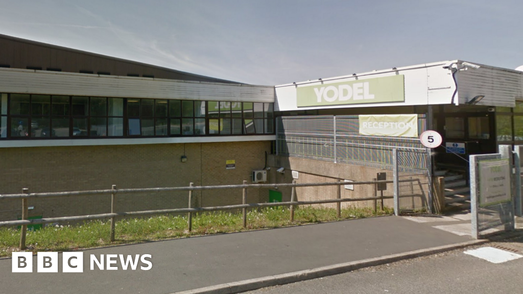 Yodel: Pair questioned over theft from Derbyshire warehouse - BBC News