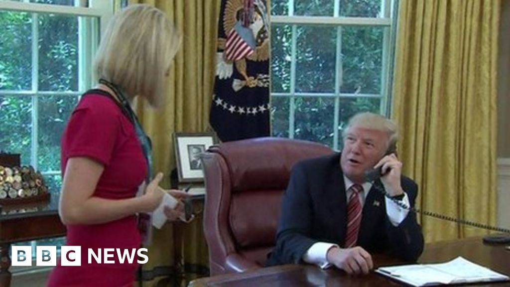 Irish reporter Caitríona Perry's 'bizarre moment' with Trump - BBC News