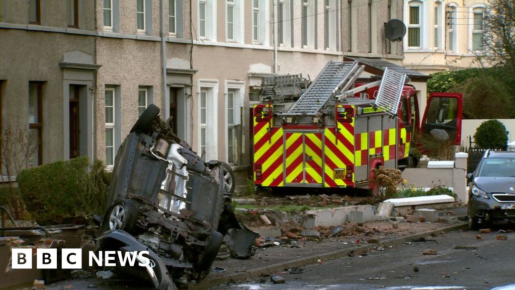 Fire engine crash: Robert Duffin 'unfit' for trial - BBC News