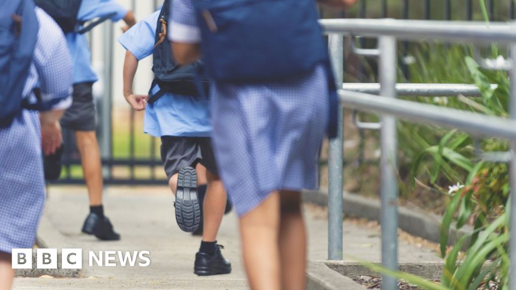 Free schools boost for England's worst-performing areas - BBC News