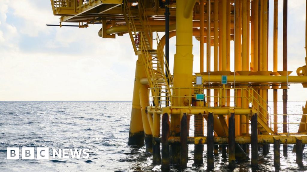 Scottish economy 'just in growth' - BBC News