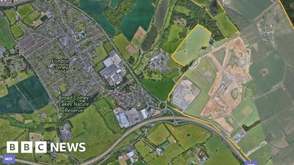 St Albans councillors hit out at Hertsmere's district plan - BBC News