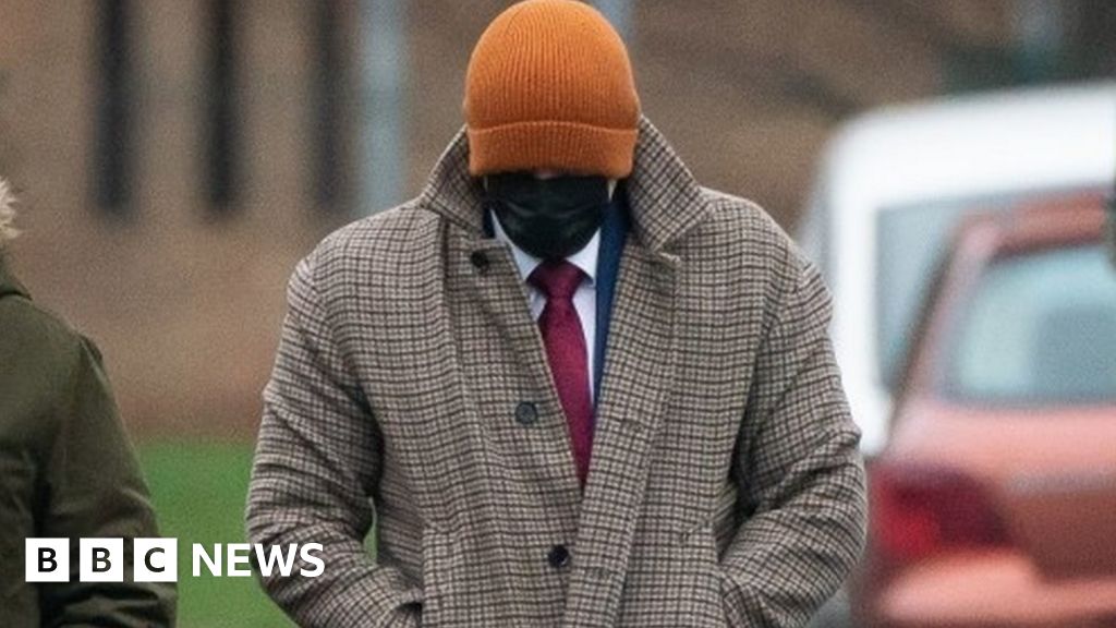 Thames Valley Police PC in court over relationships - BBC News