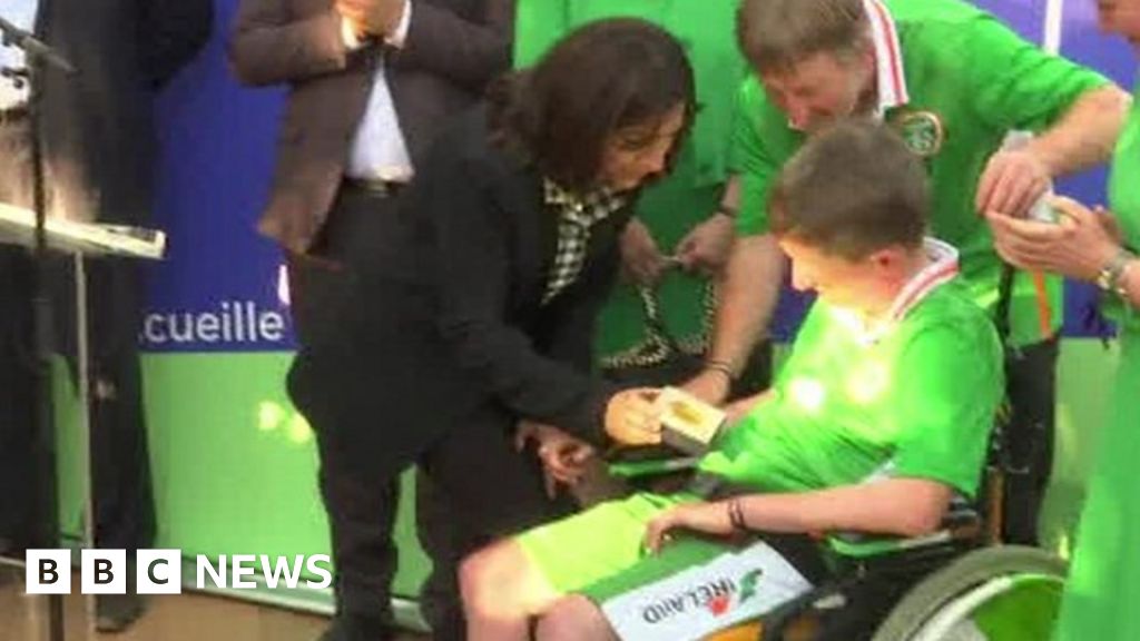 Irish fan Jamie Monaghan collects supporters' award from Paris mayor ...