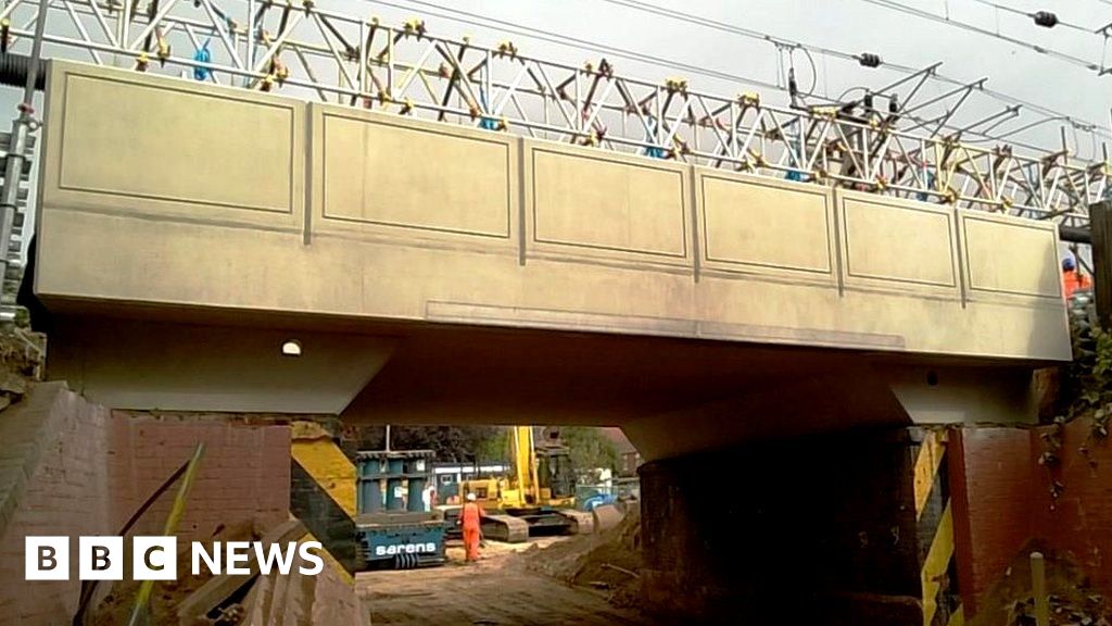 Replacement Norwich rail bridge slides into place - BBC News
