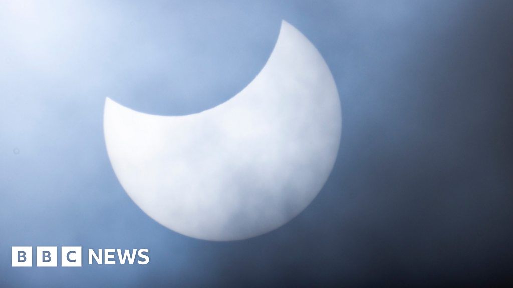 Scotland gets glimpse of solar eclipse - BBC News