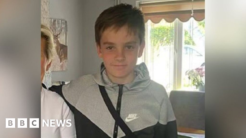 Freddie Coleman: Parents pay tribute after teen dies in Stock crash - BBC News