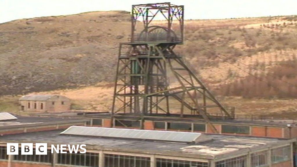 Archive 1990: Mardy colliery's last shift - BBC News