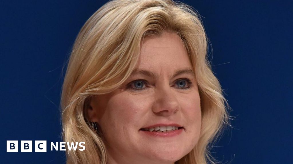 Greening raises 'long grass' fear over fees review - BBC News