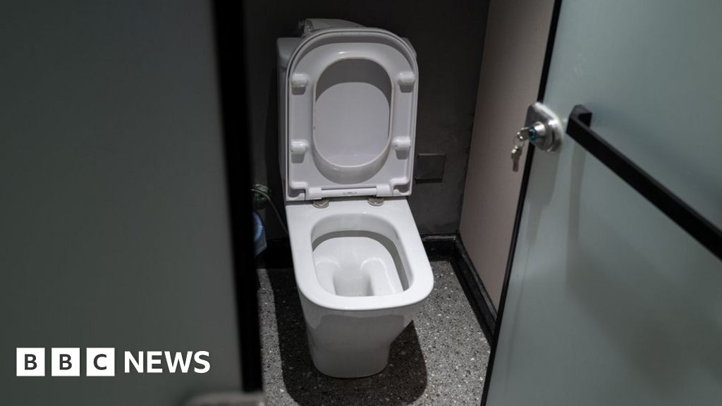 Caerphilly businesses asked to let public use toilets for free - BBC News