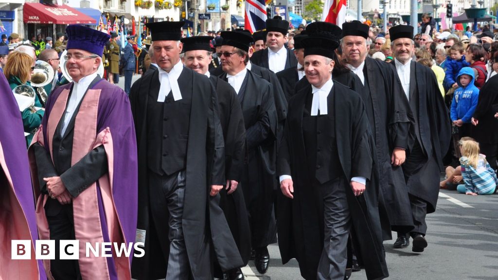 French connection: Is a Guernsey legal tradition soon to end? - BBC News