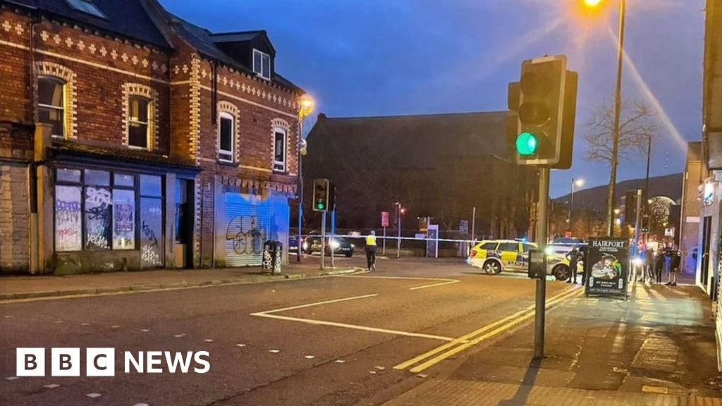 Donegall Road: Warning over unstable building in Belfast - BBC News