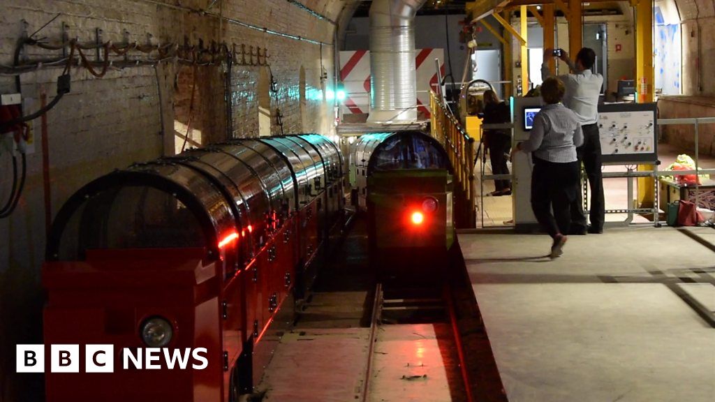 London's underground post train back on track - BBC News
