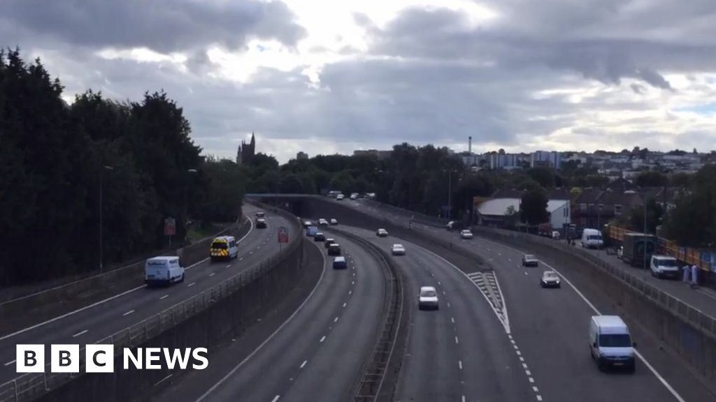 Bristol-bound M32 motorway to get 40mph limits imposed - BBC News