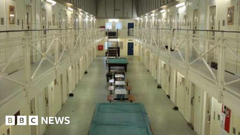 HMP Humber: Photocopied post 'reduces prisoner drug use' - BBC News