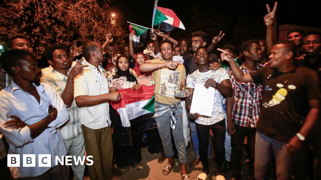 Sudan coup: Protesters defy curfew after military ousts Bashir - BBC News