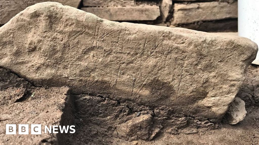 'Stunning' decorated Neolithic stone discovered in Orkney