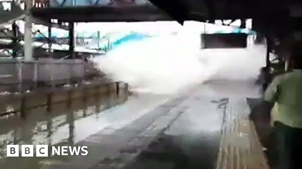 Mumbai train gets water ride