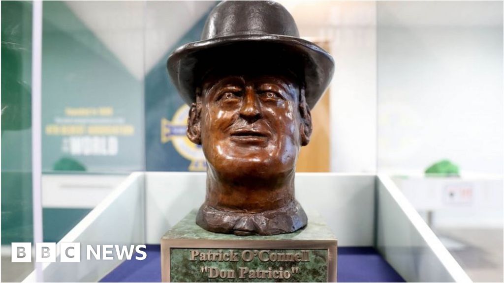 Patrick O'Connell: Spanish football's Irish hero honoured - BBC News