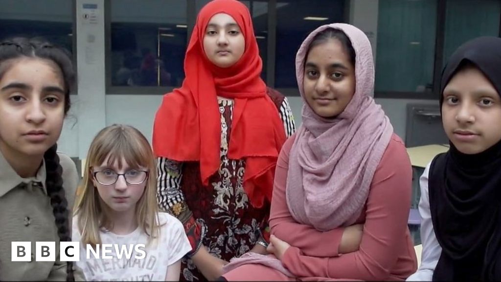 'I come from hope. I come from Bradford' says schoolgirls' poem - BBC News