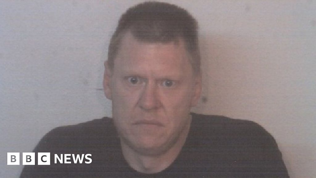 Stephen Starkey death: Christmas robber guilty of manslaughter - BBC News