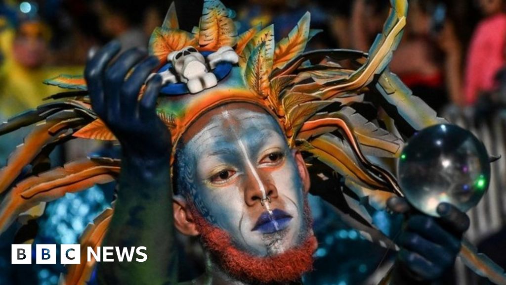 In pictures: Mythical creatures appear in Medellín - BBC News